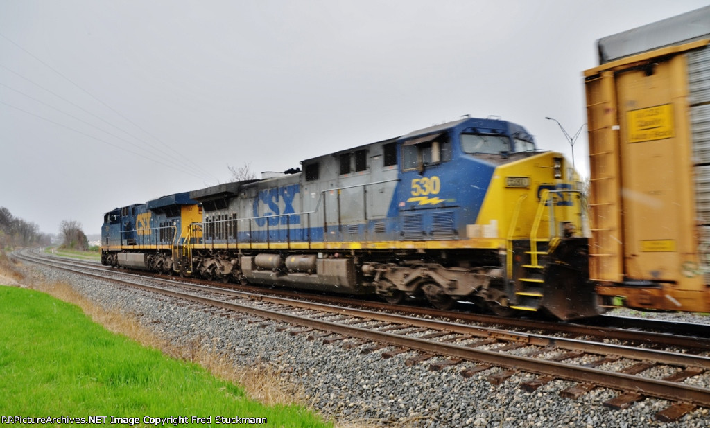 CSX 530 was panned a bit too fast, but here you can see the snow.